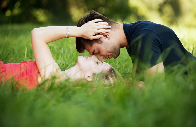 Three Ways to Express Your Love Without Words | zodiac Signs